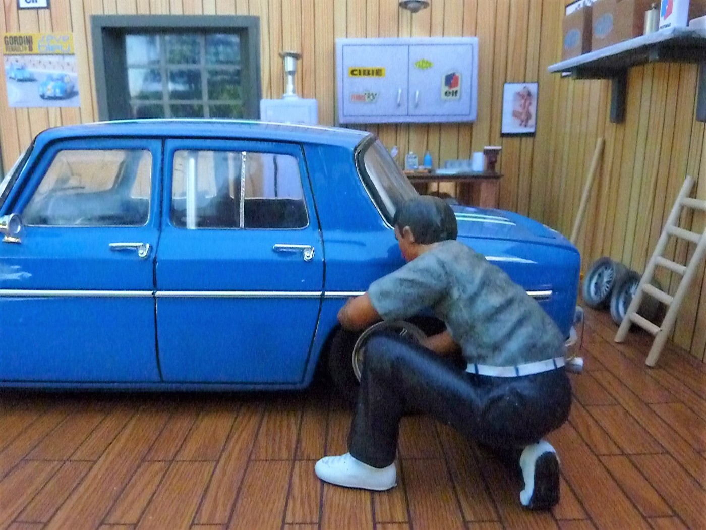 Photo: garage r8 gordini (9).JPG | dioramas album | Djoe03 | Fotki.com ...