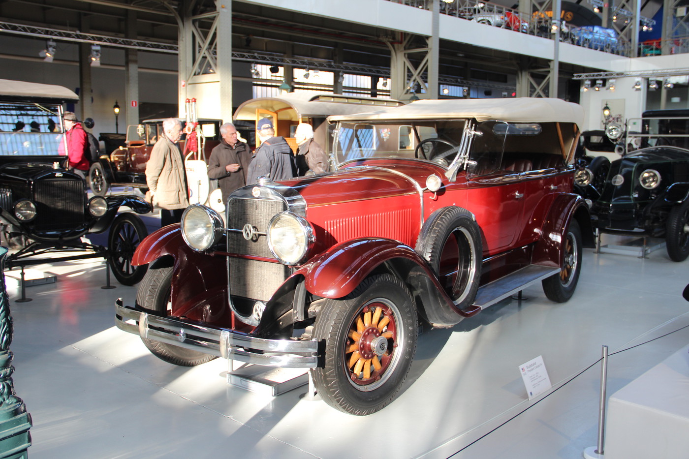 Photo: 1928 Studebaker President 8 Model FA 00 | Autoworld Museum ...