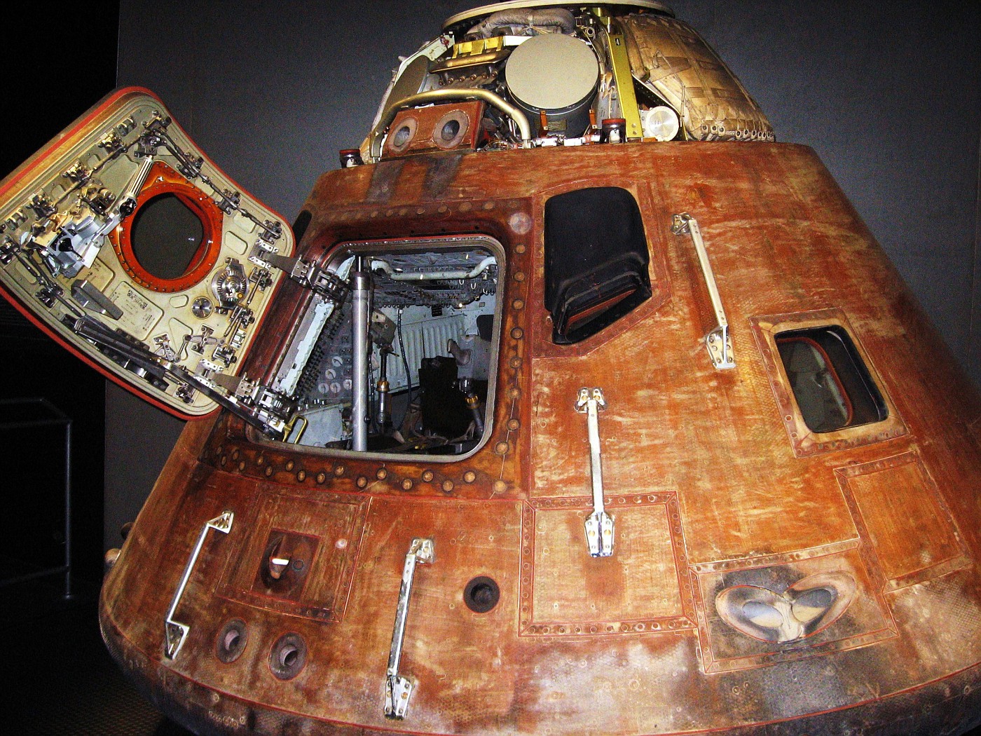 Photo: Check out the engineering just to close the capsule door! | Fun ...