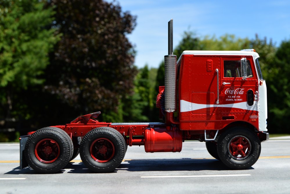 Photo: DSC 5228 Coke 352 right side | AMT Peterbilt Coke Pacemaker 352 ...