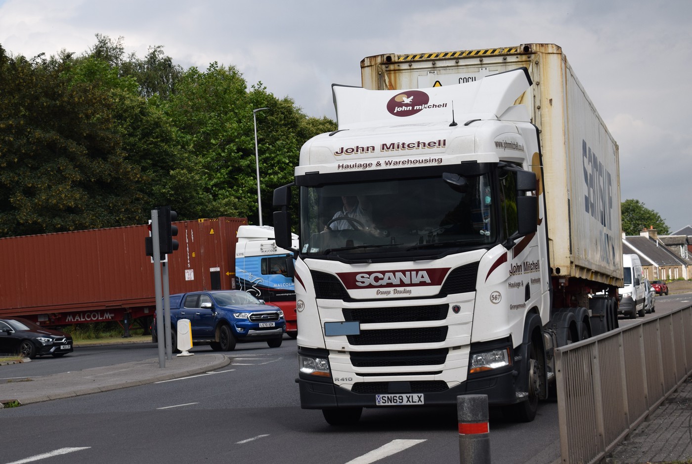 Photo: SN69XLX Scania R410 no. 567 | Mitchell, John, Grangemouth album ...