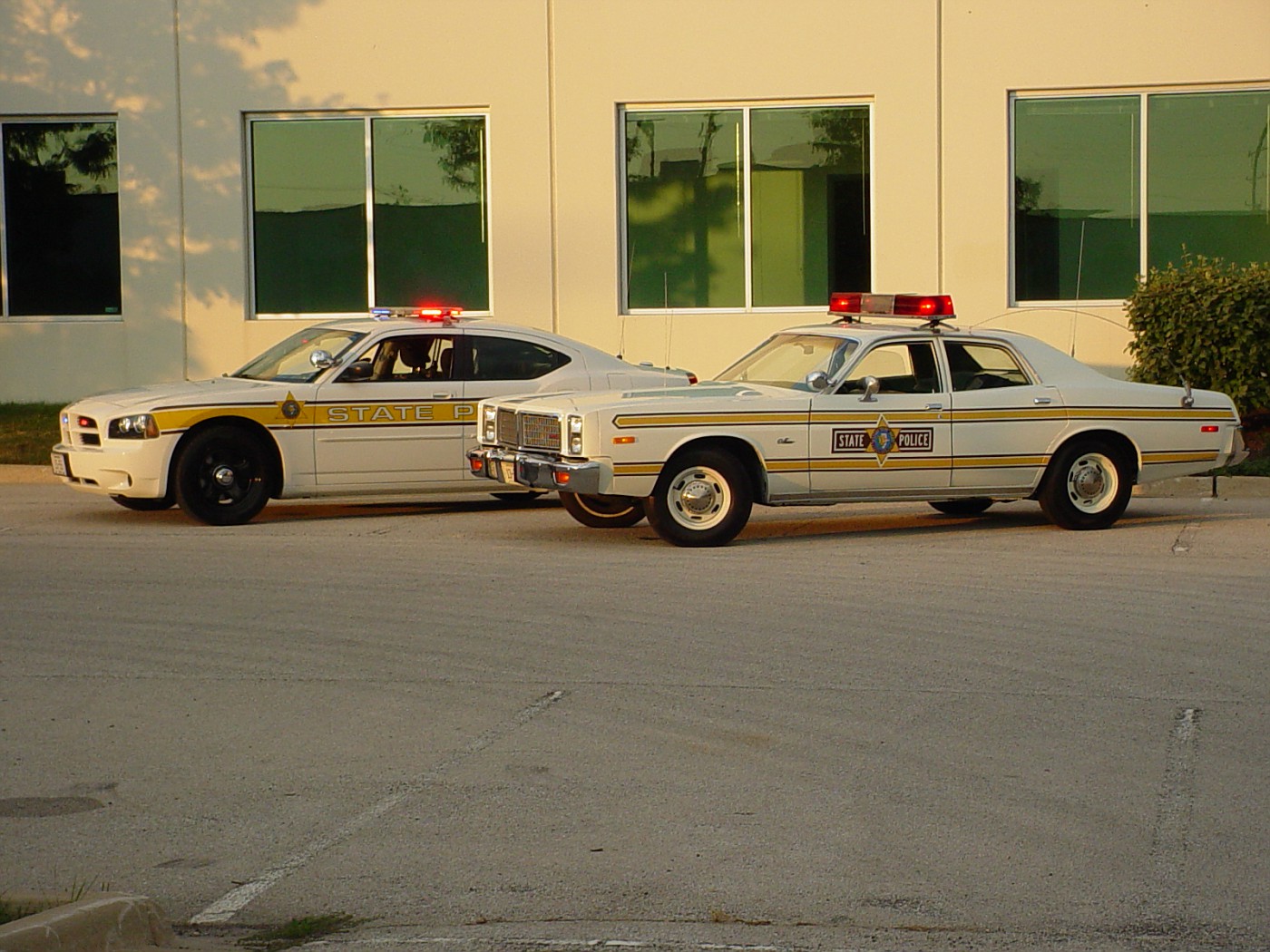 copcar dot com - The home of the American Police Car - Photo Archives