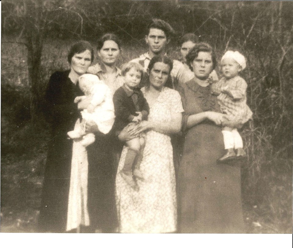 Photo: Mary, Talitha Carroll, Florence Byrd, Jennifer, Kizzie Carroll ...