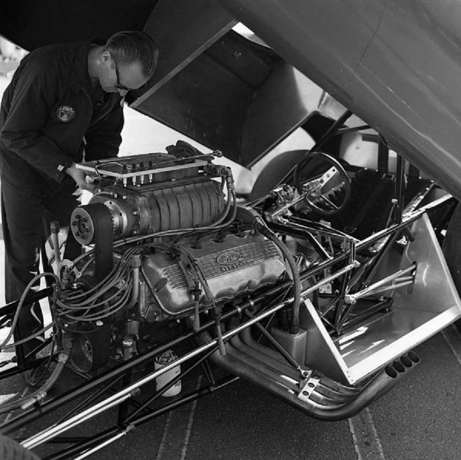 Photo: Changing The Plugs | 1 FAMOUS & NOT SO FAMOUS DRAG RACING OWNERS ...