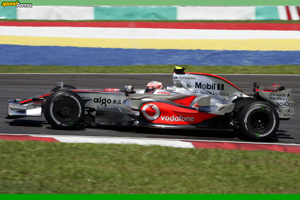 Photo: Motorsports / Formula 1: World Championship 2008, GP of Malaysia ...