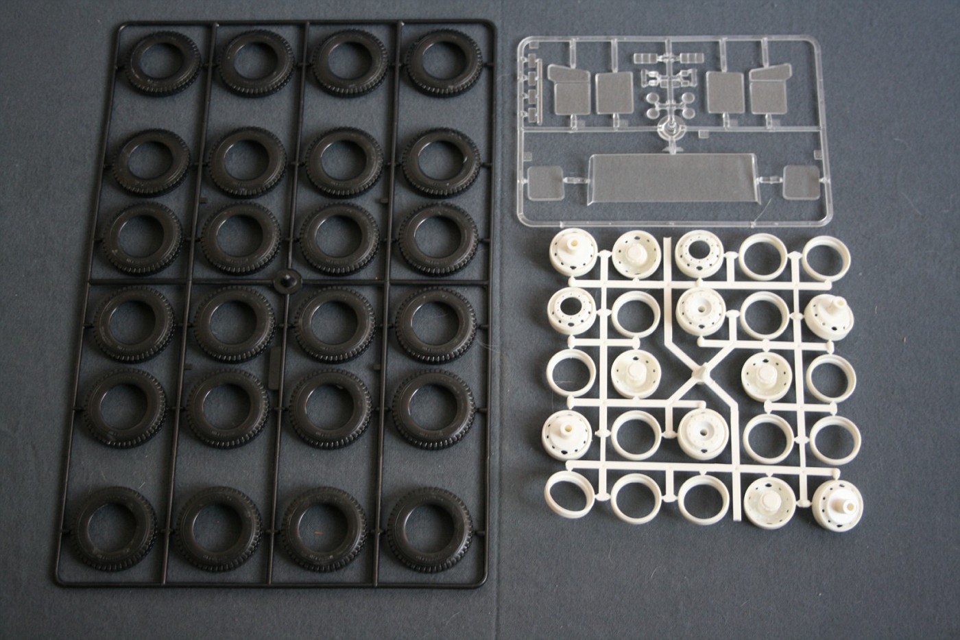 Photo: 7439 contents 4 | 07439 DAF 3300 and trailer Revell 1-24 album ...