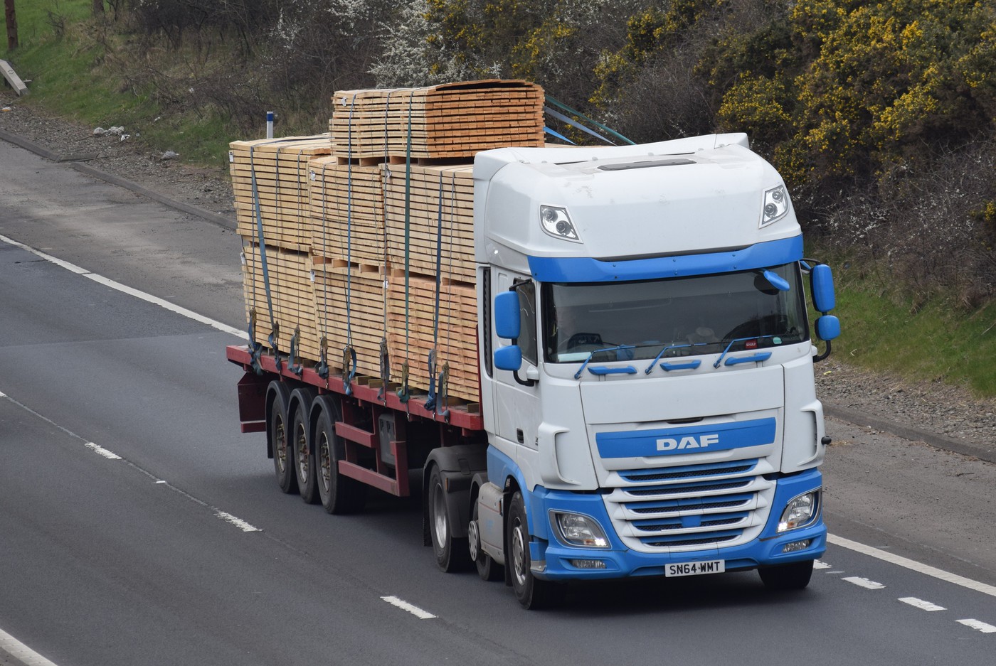 Photo: SN64WNT Daf XF460. Whose is this? Was, or maybe still is, 3D Transport, Widnes. Scottish ...