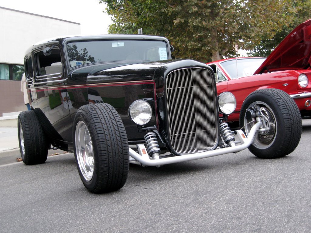 Photo: Bob & Sharon Kolmos 32 sedan Photo by Jim Edmiston | BOB ...